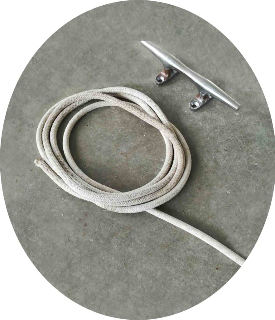 Throw a Loop over a Dock Cleat - Boating With Dawsons
